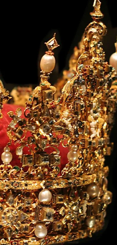 Majestic Golden Crown Wallpaper - free download