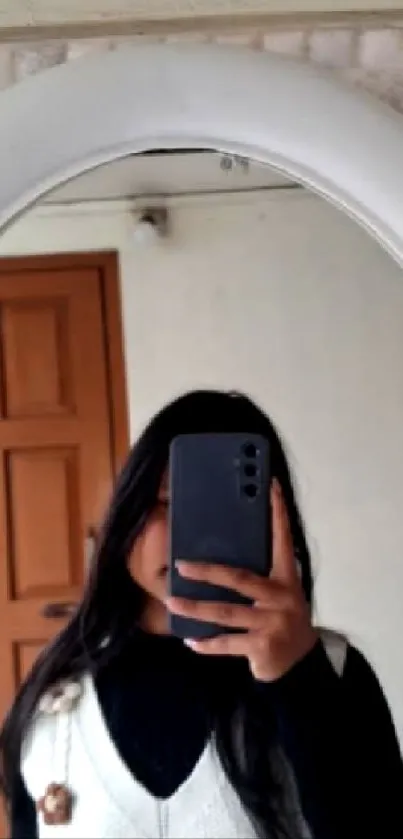 Mirror Selfie Aesthetic Portrait - free download