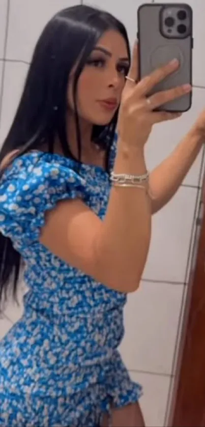 Stylish Mirror Selfie Wallpaper - free download