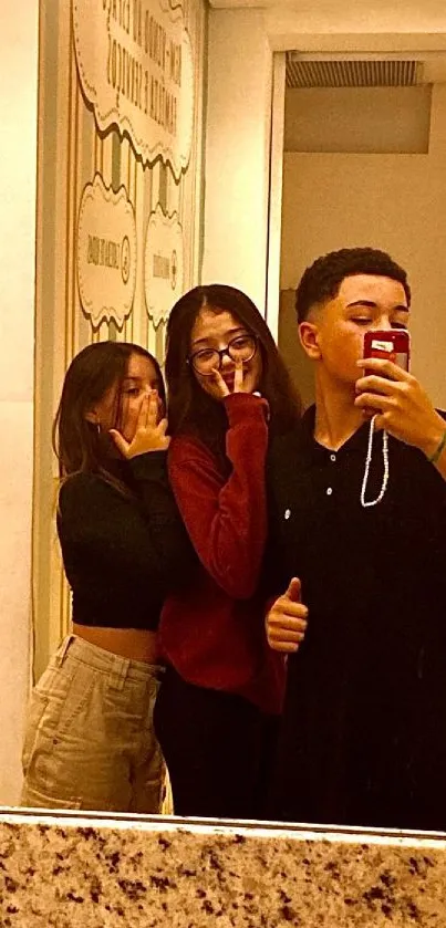 Trendy Mirror Selfie Wallpaper - free download