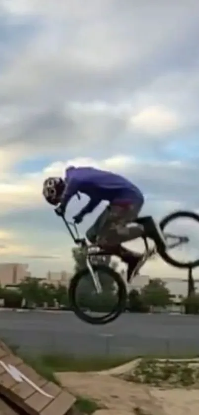 Wheel Cloud Sky Live Wallpaper - free download